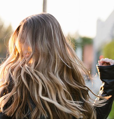 Cheveux secs : 4 solutions pour les hydrater | Garnier
